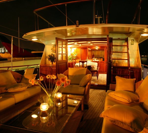 LE KIR ROYAL Yacht Charter Details, Van Den Akker | CHARTERWORLD Luxury ...